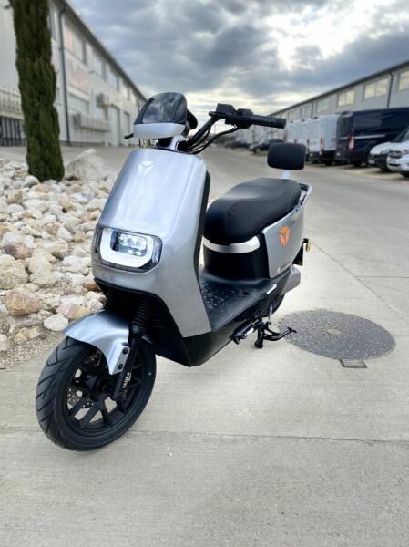 Vásárlás: Z-Tech ZT-33B Robogó árak összehasonlítása, ZT 33 B boltok