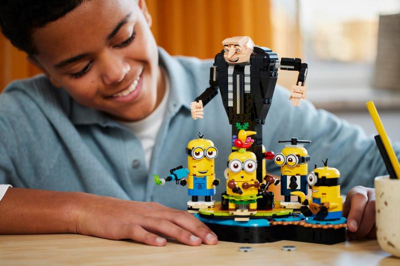LEGO® Despicable Me 4 - Brick-Built Gru and Minions (75582) (LEGO ...