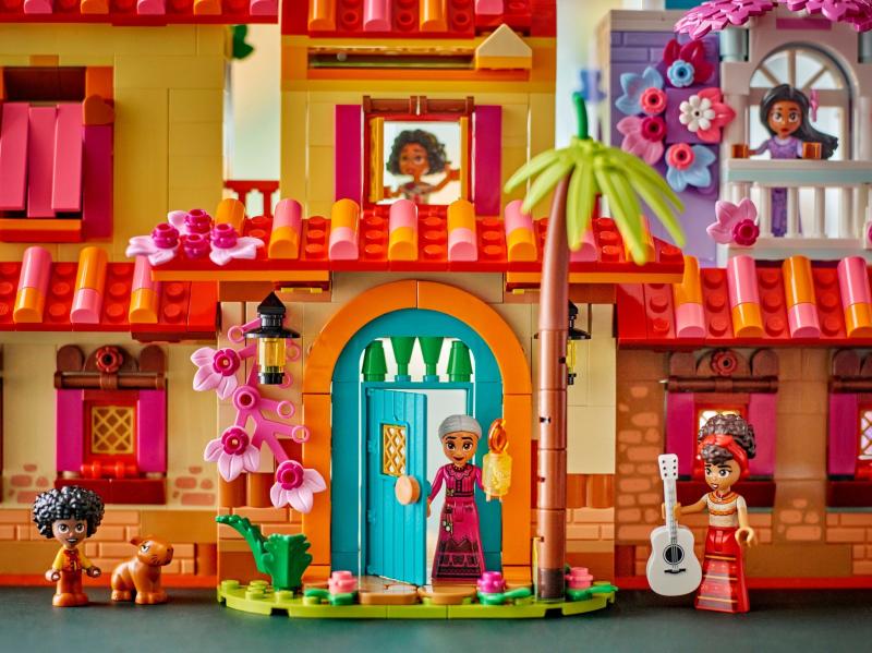 LEGO® Disney™ Encanto - The Magical Madrigal House (43245) (LEGO) - Preturi