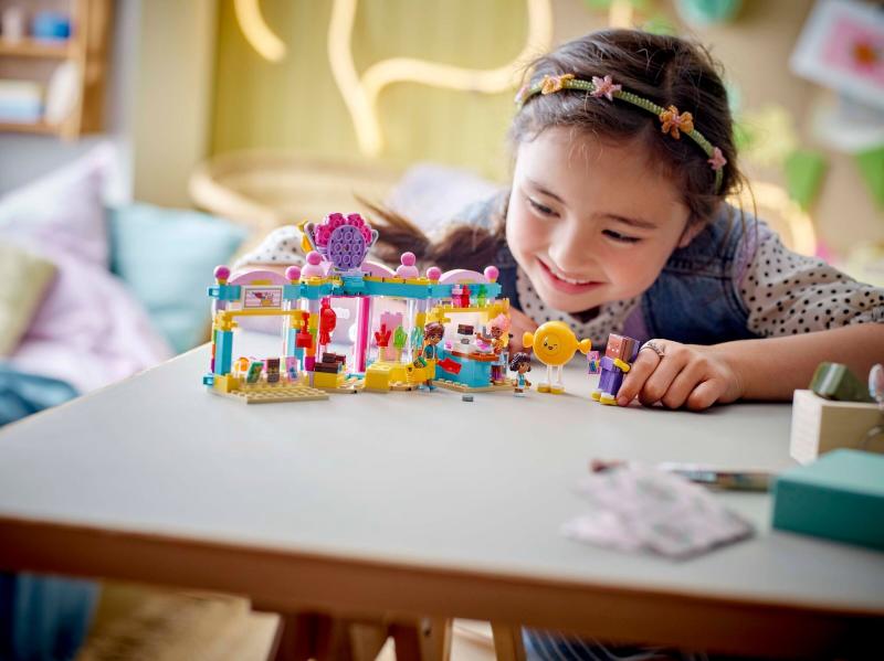 LEGO® Friends - Heartlake City Candy Store (42649) (LEGO) - Preturi