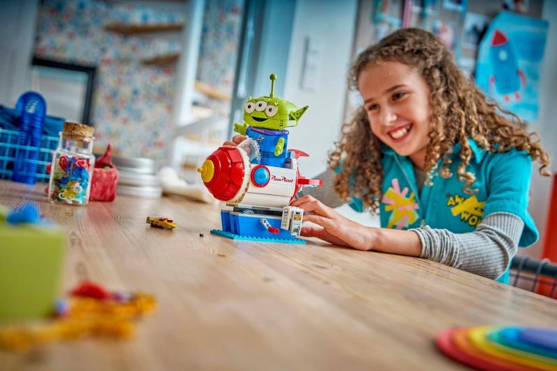 Vásárlás: LEGO® Disney™ Pixar - Toy Story Űrlény és a Pizza Planéta ...