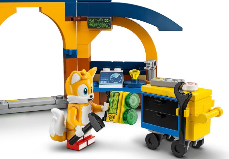 LEGO® Sonic the Hedgehog - Tails' Workshop and Tornado Plane (76991 ...